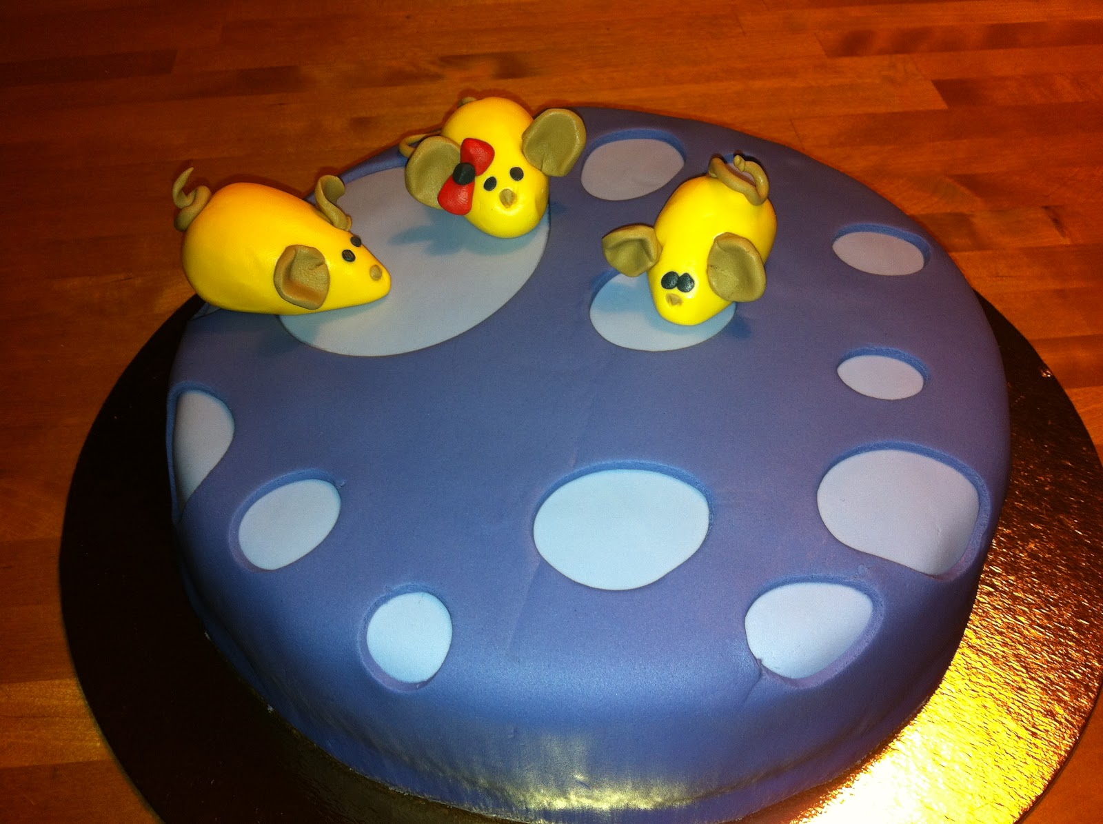 UN TOQUE DULCE: Mi primera tarta. Los Ratoncitos