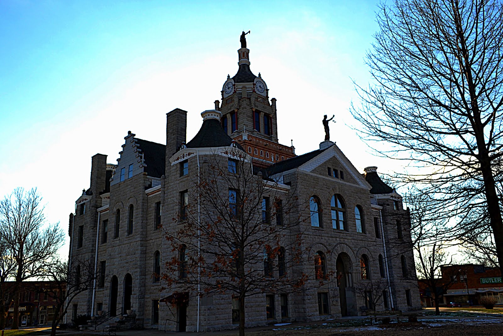 Hip Suburban White Guy: Butler, MO