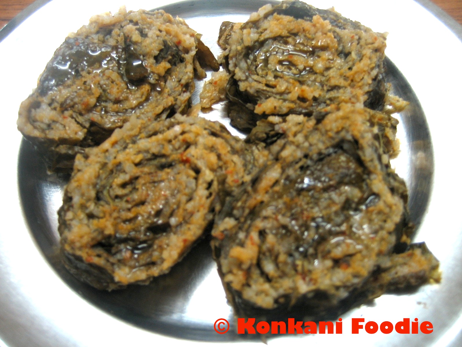 Konkani Foodie: Patrode (Steamed Taro Leaves in Spicy Coconut Batter)