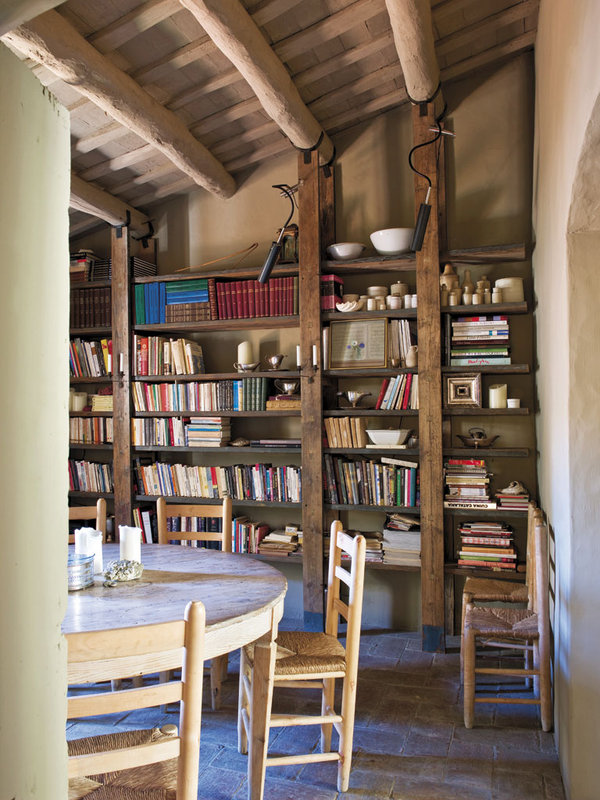 Fascinating farmhouse restoration with beautiful details in Spain