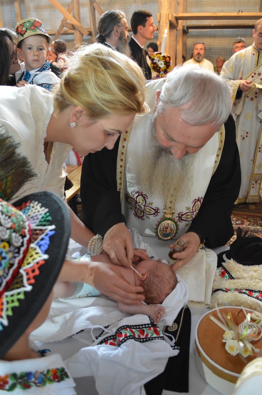 Dar!: Botezul pruncului Andrei Blaga, Parohia Domnesti, jud. Bistrita ...