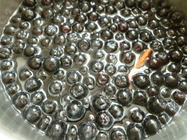 ...de otilia adunate...: DULCEATA DE ARONIA (scorus negru)