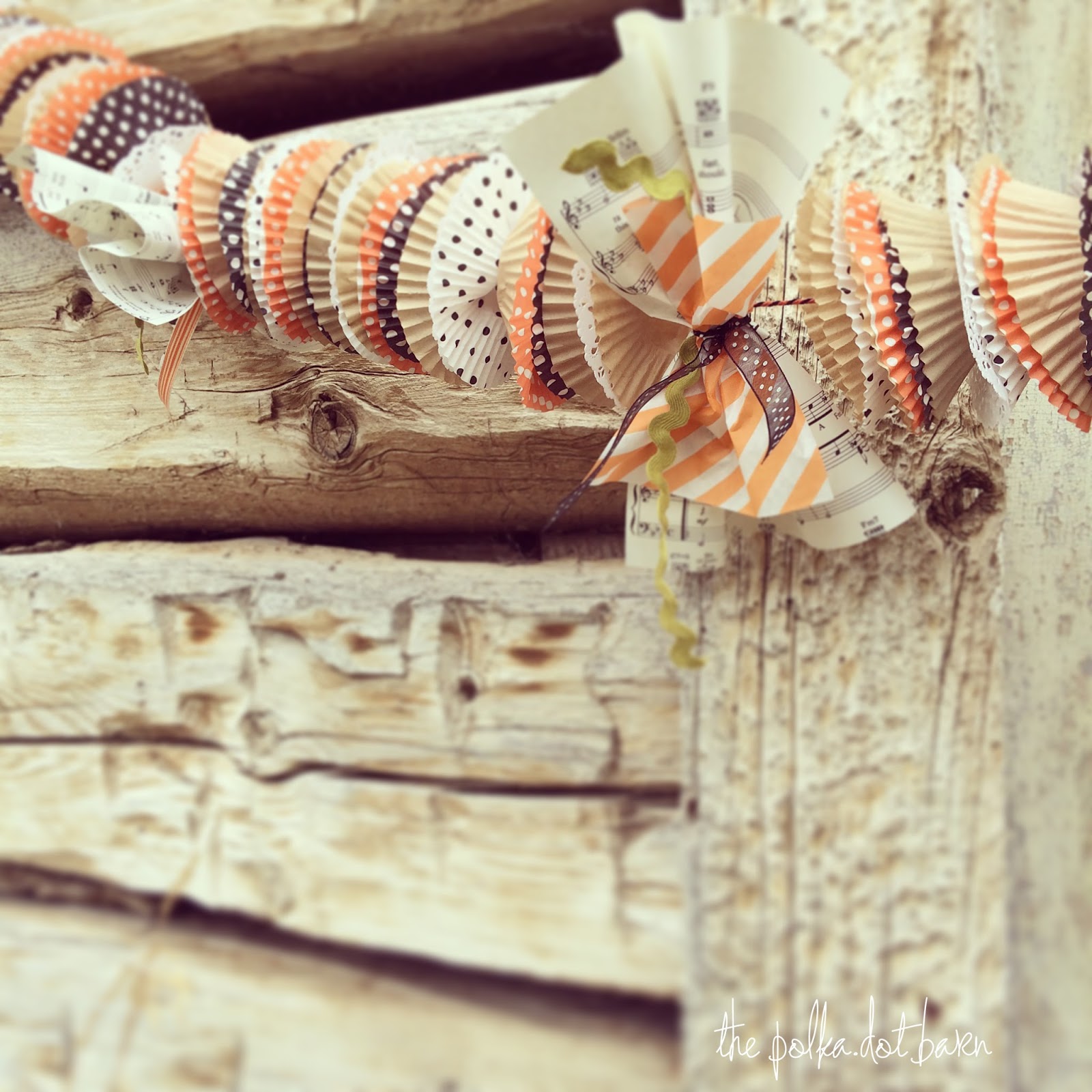 the polka dot barn: halloween cupcake garland