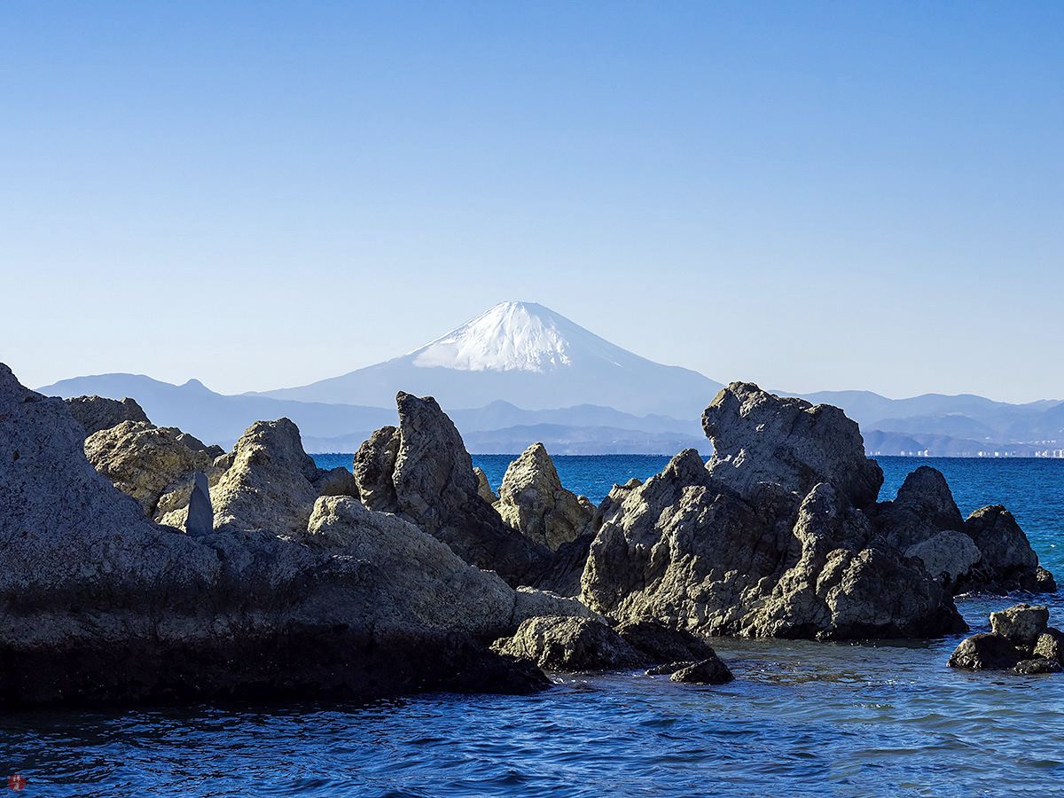 FROM THE GARDEN OF ZEN: Mt.Fuji as seen from Morito-beach (Hayama)