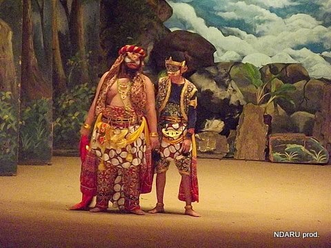 SINAU WAYANG: TOGONG dan BILUNG