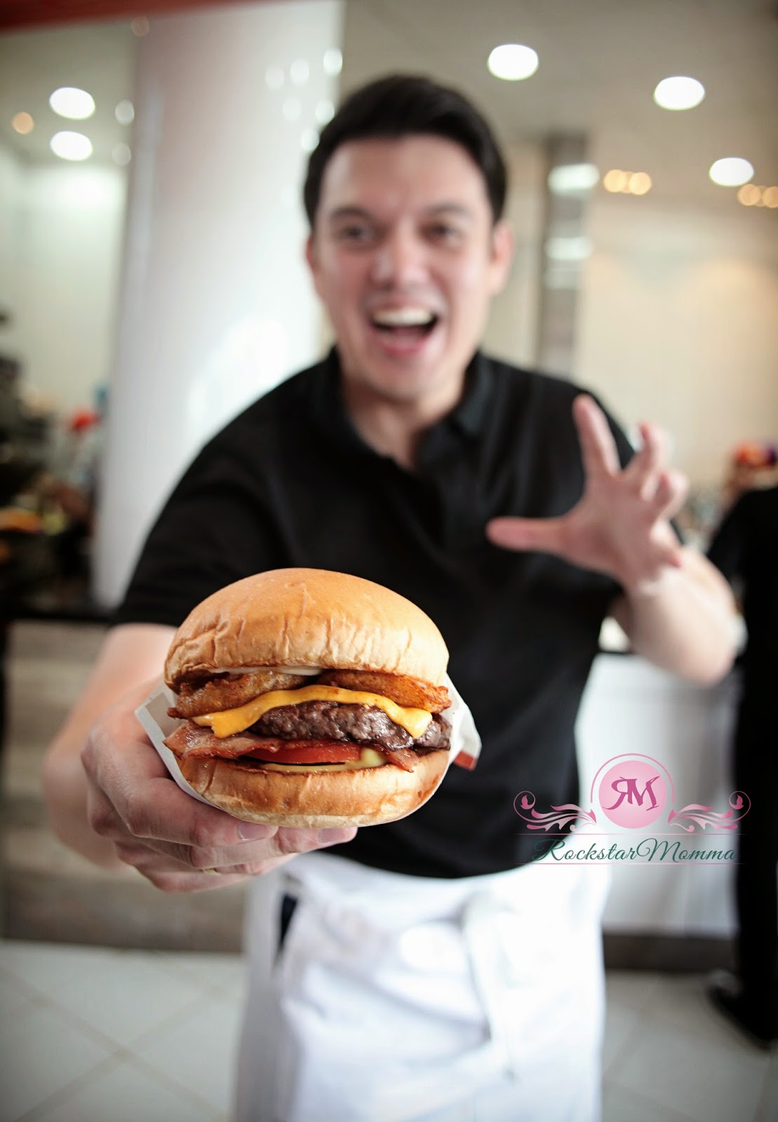 CaliBurger: Chef Rob Pengson's Smokehouse Burgers Are Exactly As Smokin' Hot As They Sound ...