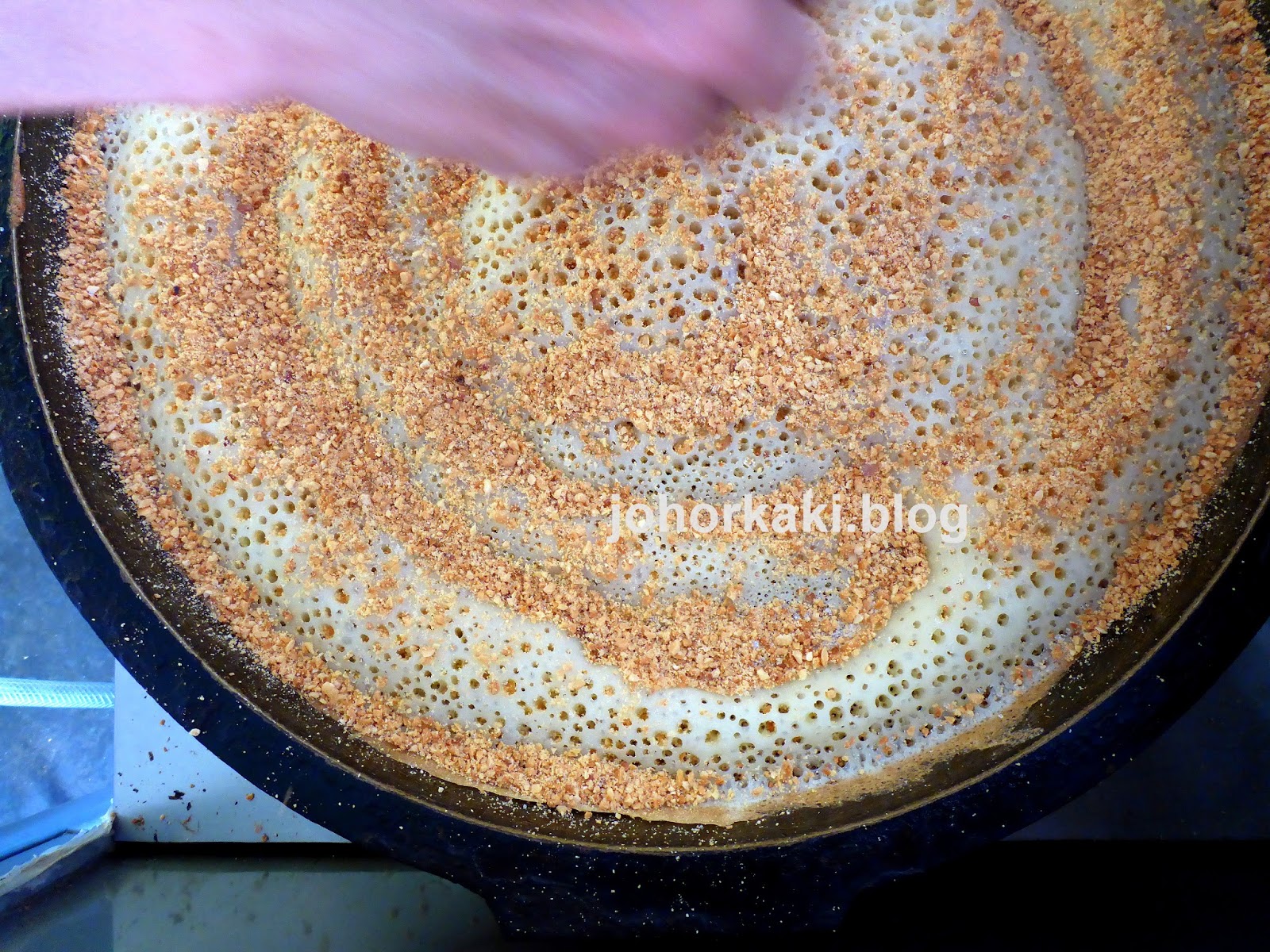 Crispy Thin Min Chang Kueh at Ta Bei Shui in Batu Pahat 大杯水 |Tony Johor ...