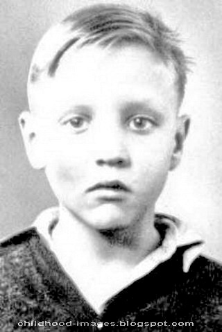 Jennifer Aniston: Elvis Presley Childhood Pictures