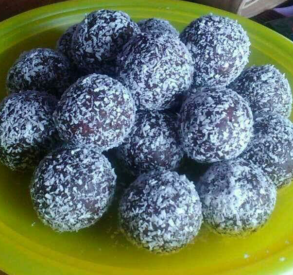 Brze kuglice od mljevenog keksa