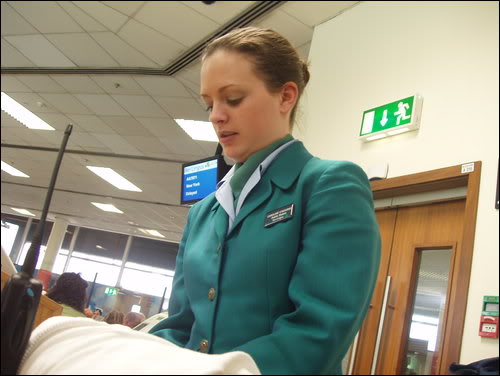 Cabin Crew Photos: Aer Lingus Flight Attendant Uniforms
