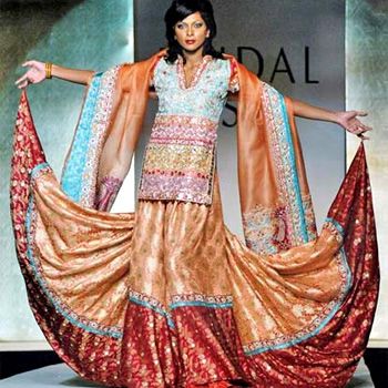 Fashion Mag: Pakistani Farshi Pajama Popular Muslim Attire
