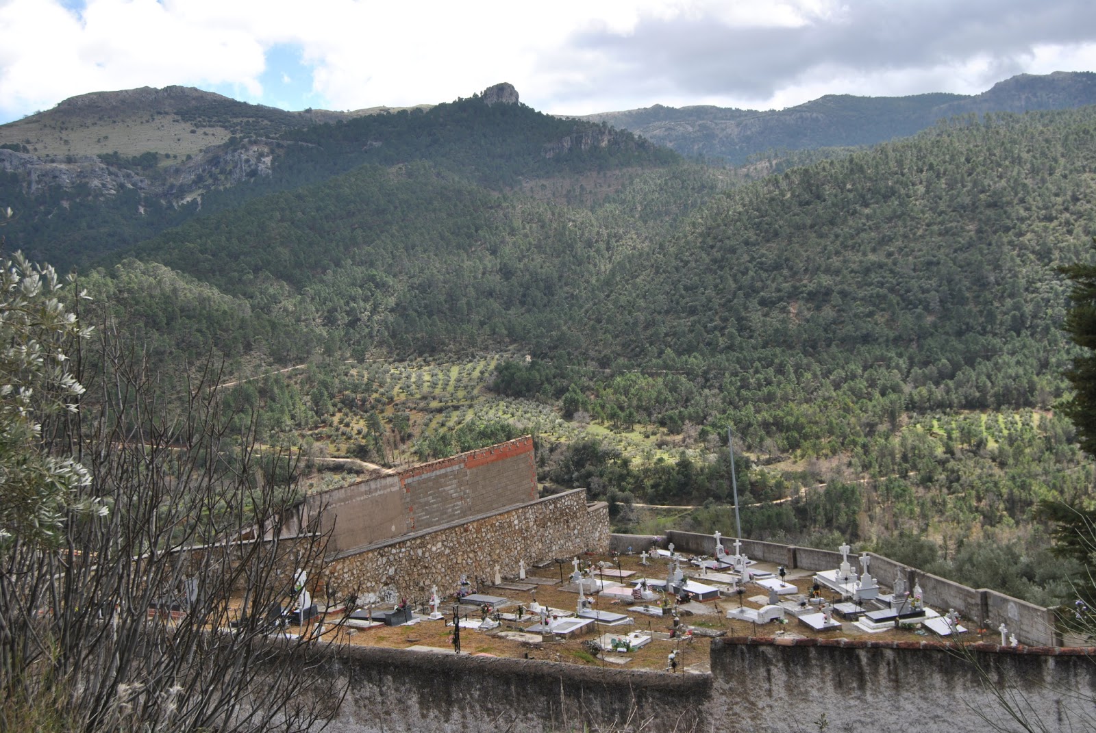 Excursiones por "el Mundo" ..... Riópar y la Sierra del Segura: Subida ...
