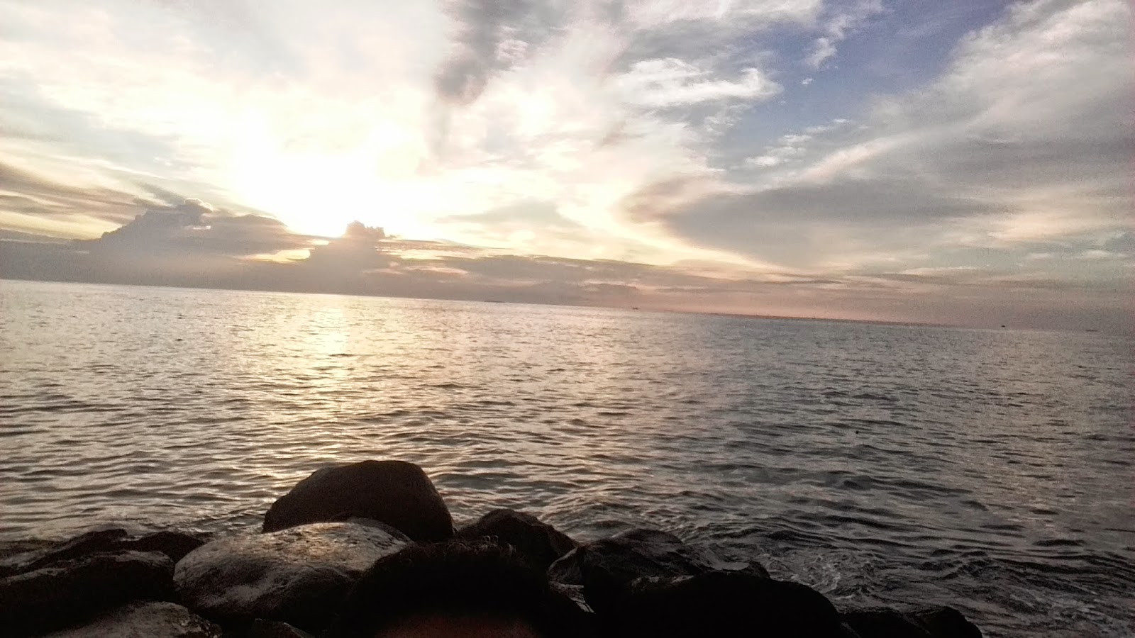 Menanti Sunrise dan Sunset di Pantai Padang TAPLAU | Jejak Tak BerUjung