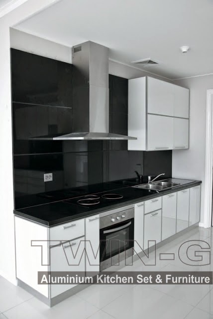 TWIN G Aluminium: Pantry Minimalis dengan ACP putih