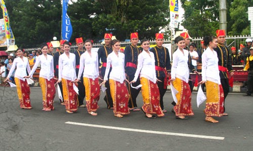 Tari Maengket Tarian Rakyat Minahasa Sulawesi Utara