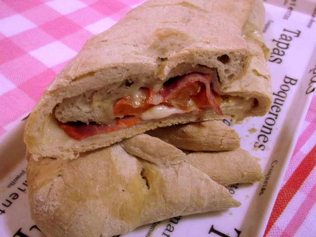 Emoção às Colheradas: Pão Recheado com Paio e Queijo