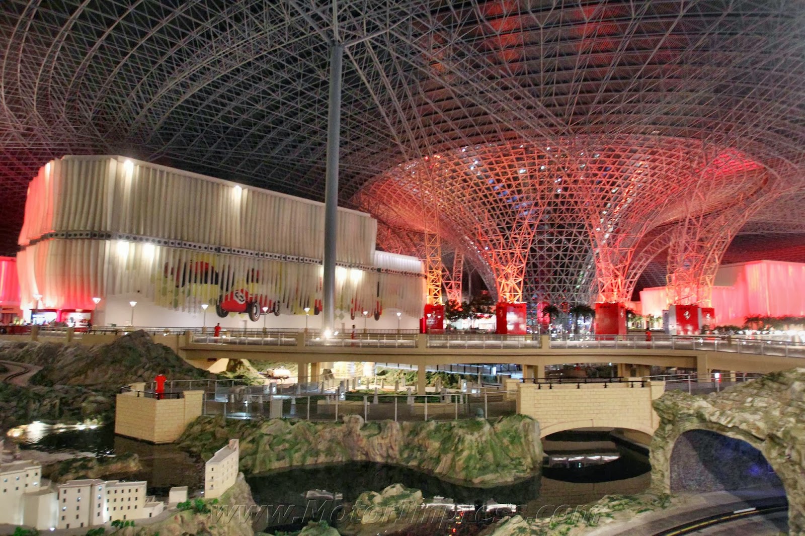 mundo arquitectura: Ferrari World