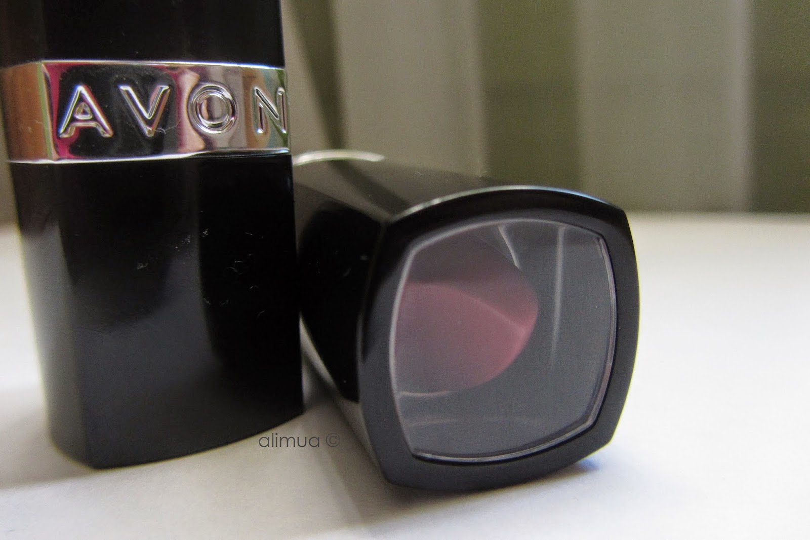 AliMUA: REVIEW: Avon Ultra Color Matte Lápiz Labial