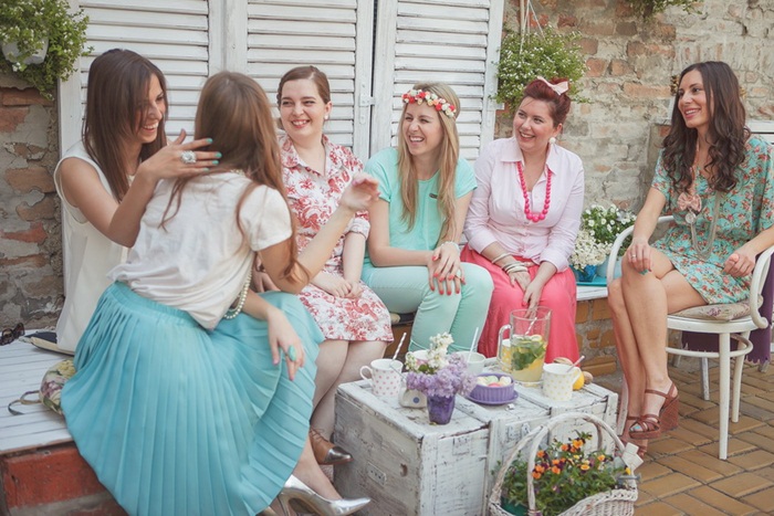 Fashion and style: Spring party at noon ...