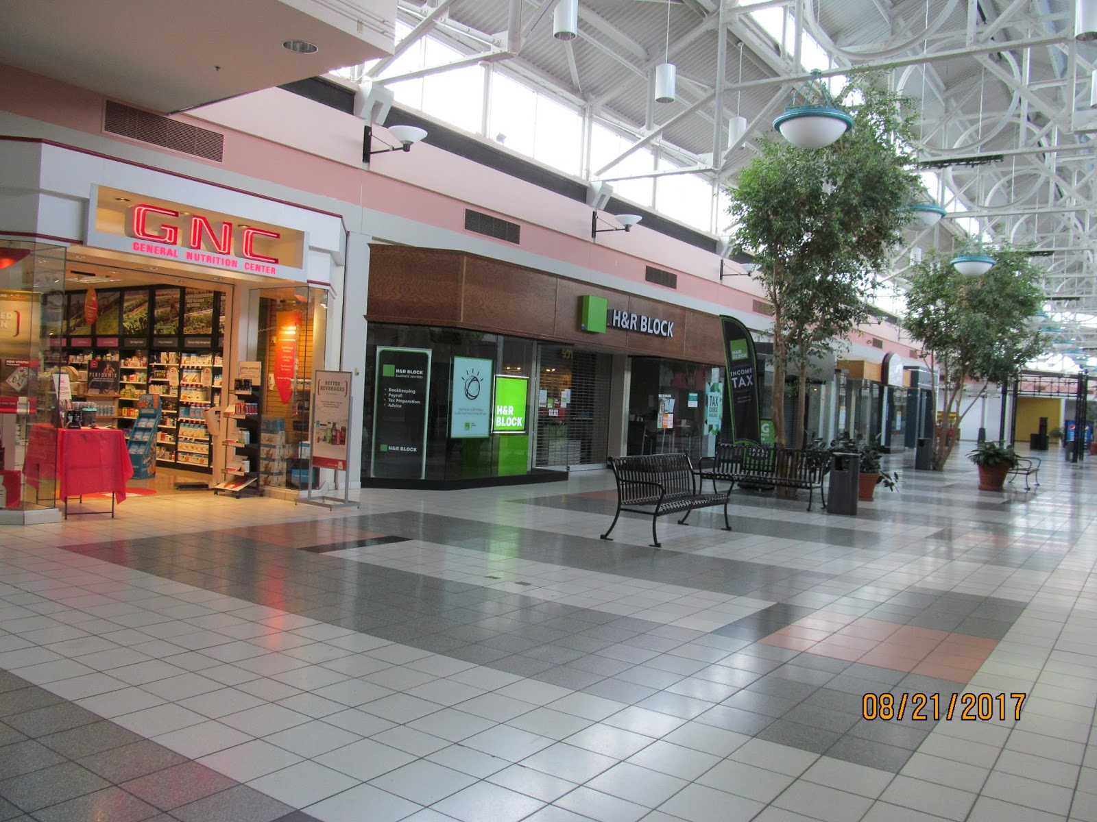 Trip to the Mall: Illinois Star Centre Mall- (Marion, IL)
