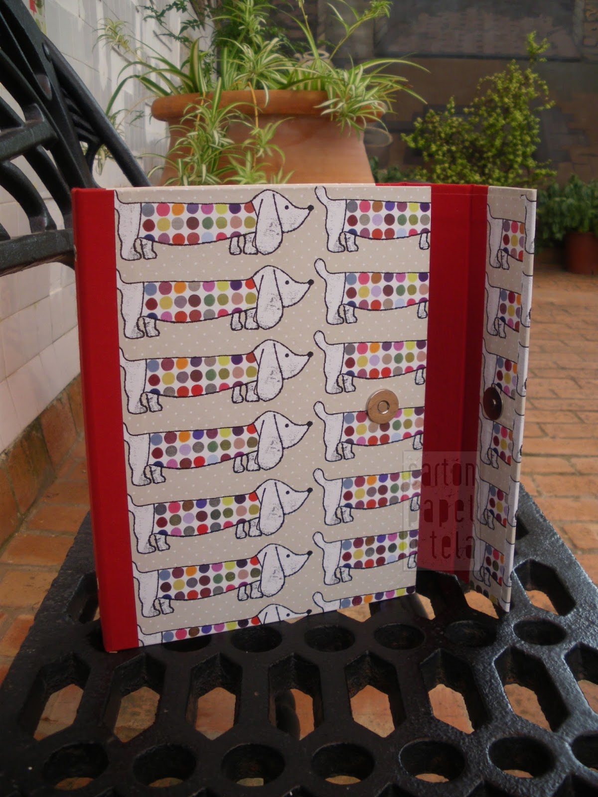 Cartón, papel y tela: Carpeta agenda perpetua con cierre de imán