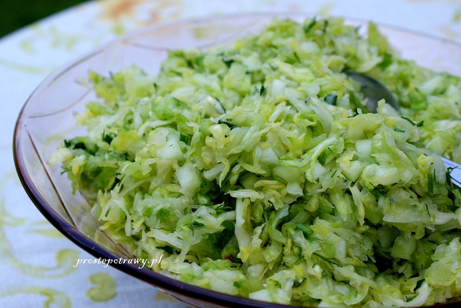 Proste Potrawy: Surówka z młodej kapusty z koperkiem i ogórkiem