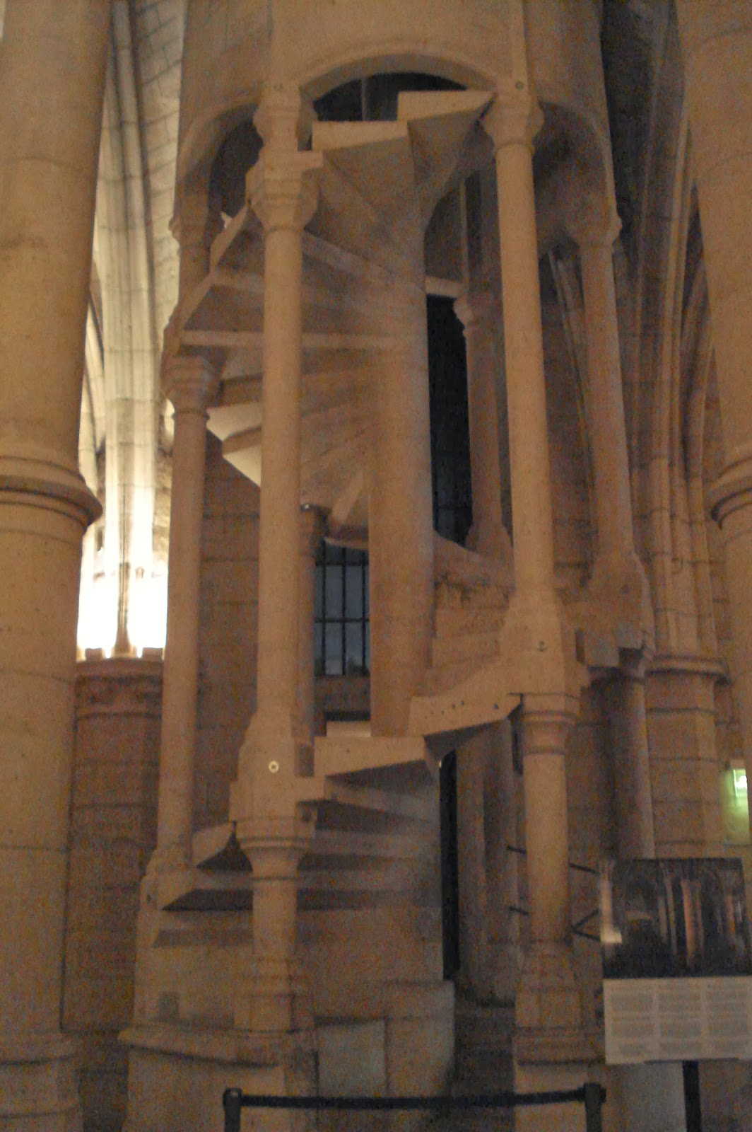 Paris on thème: Architecture médiévale. Les édifices royaux: demeures ...