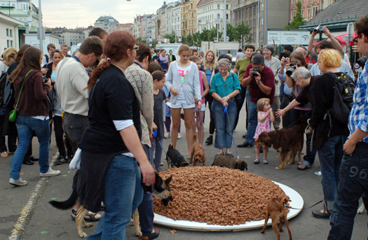 This Looks Kind of Awesome... Who says there's no art happening in ...