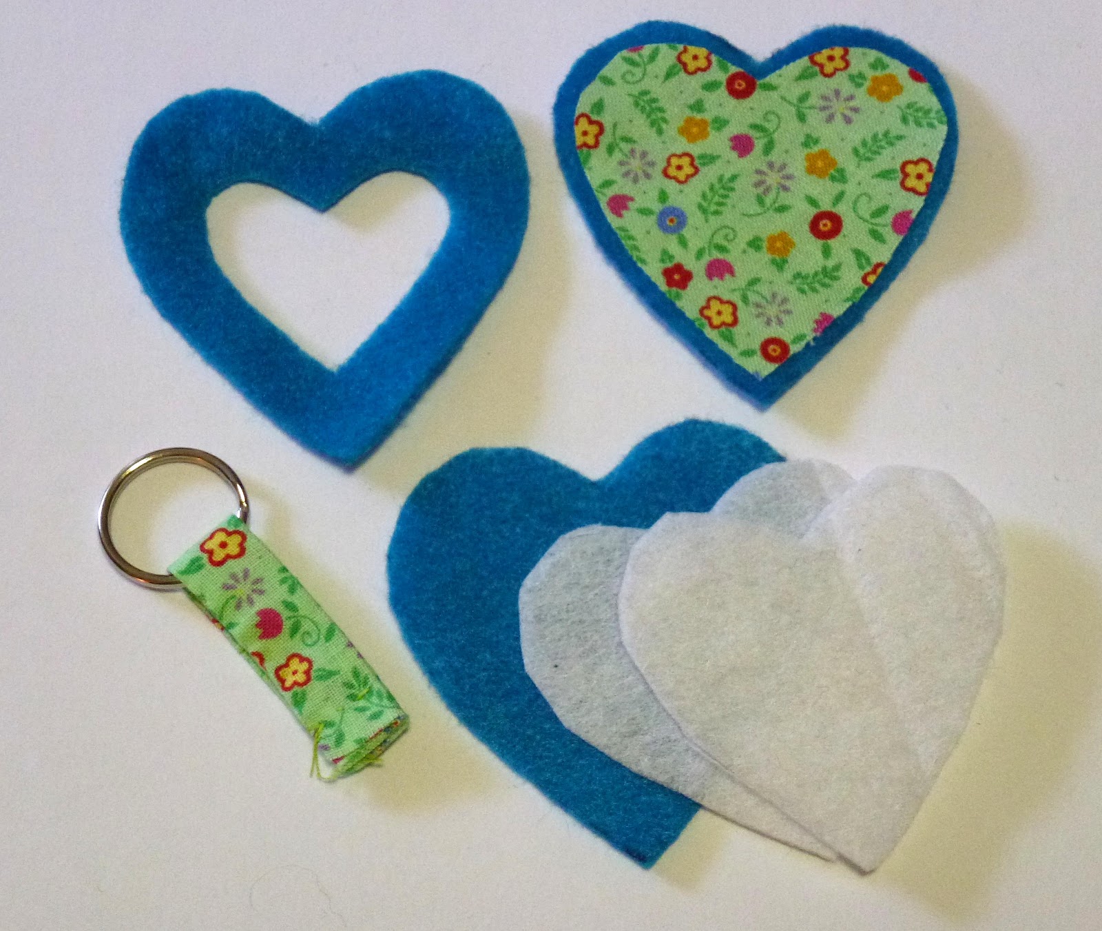 Leslie's Art and Sew: Felt Heart Keychain Tutorial