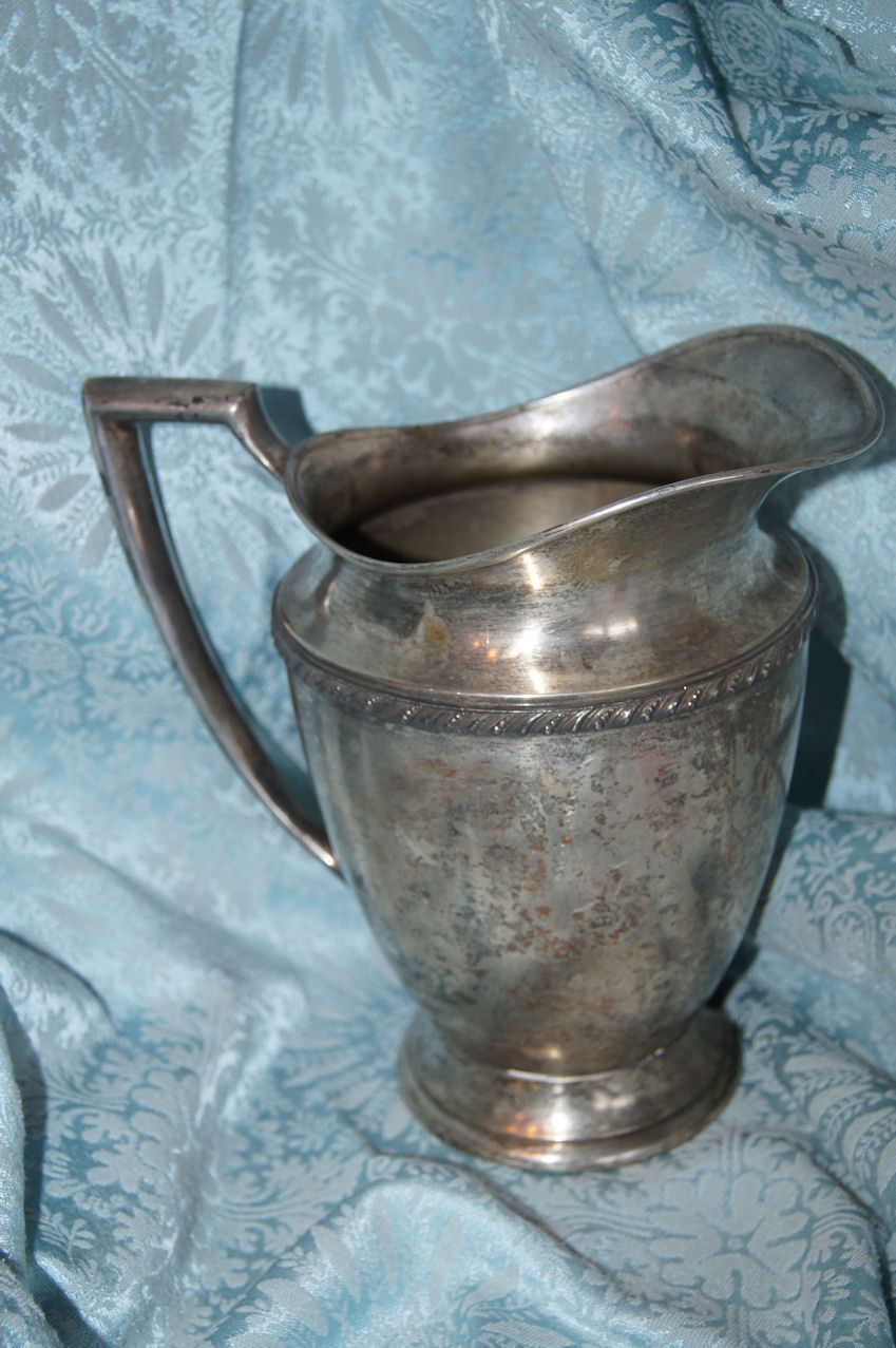 Maison Decor: Decorating with Silver