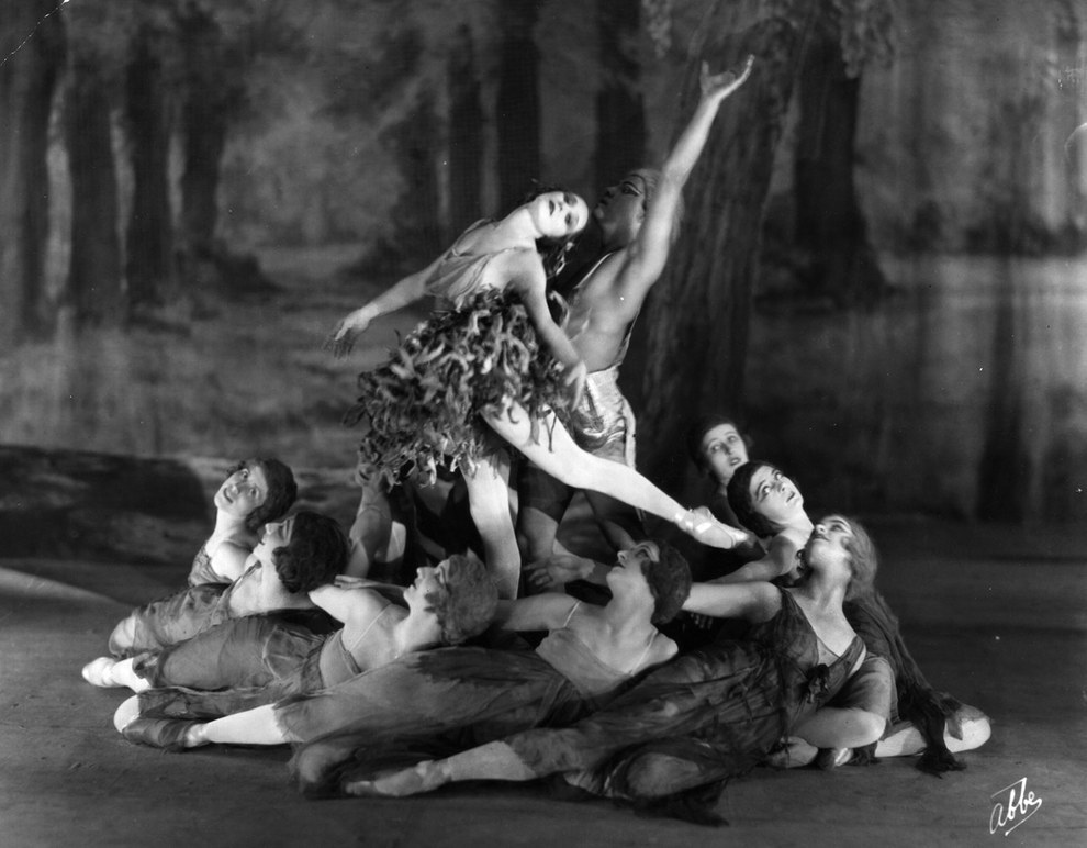 25 Gorgeous Vintage Photographs of Ballet Dancers From Between the ...