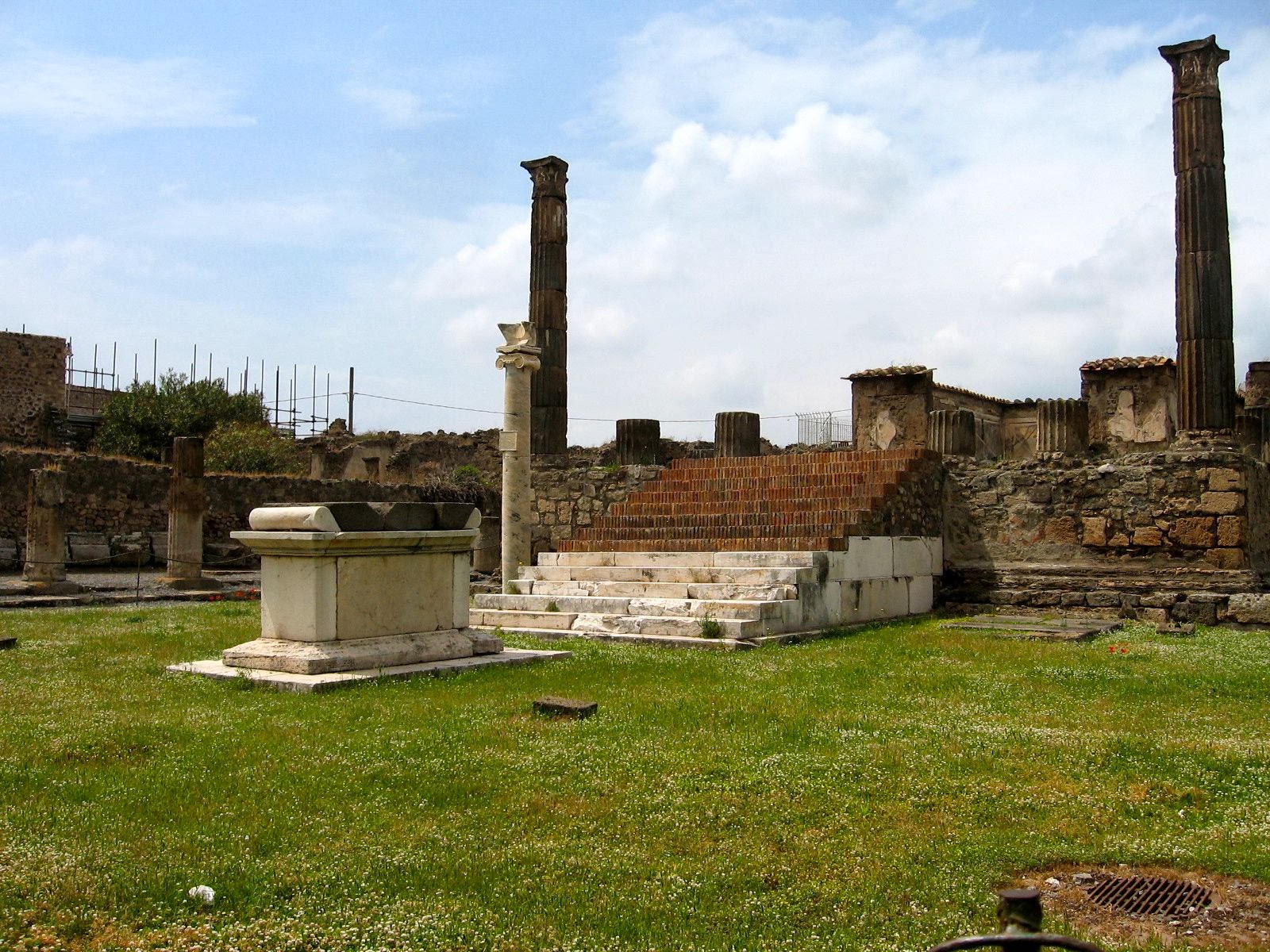 Destination: Fiction: Pompeii Today