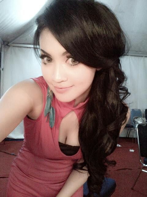 RAHAMAN: Kumpulan Foto Seksi Hot Putri Lana