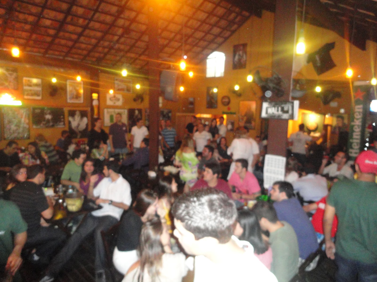 Pub Revolution Rio: Casa cheia.