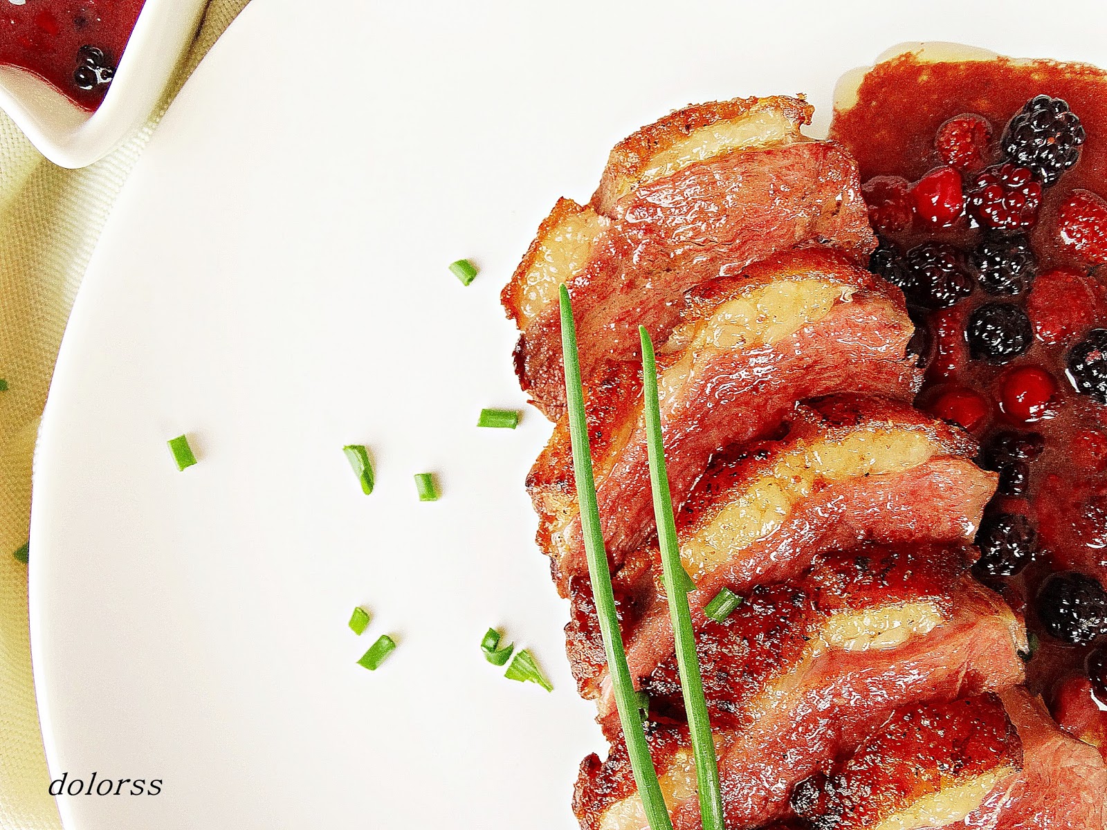 Blog de cuina de la dolorss: Magret de pato con salsa de frutos rojos