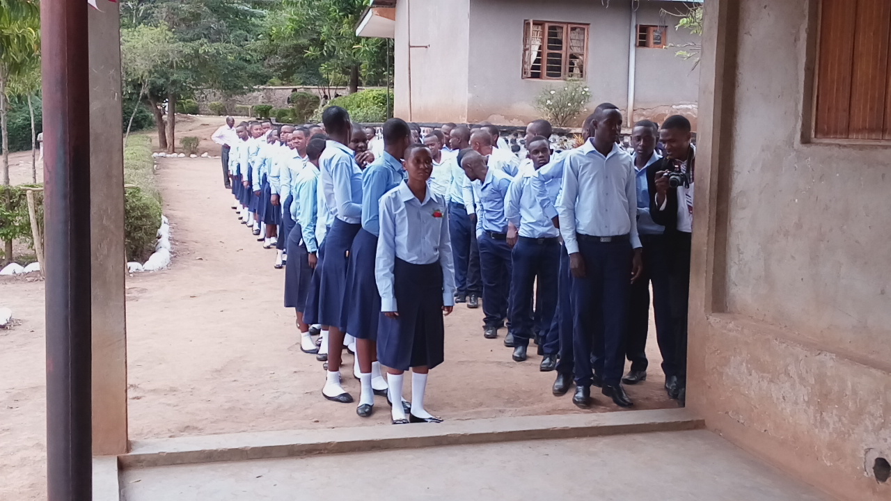 Uroki Secondary School: October 2015