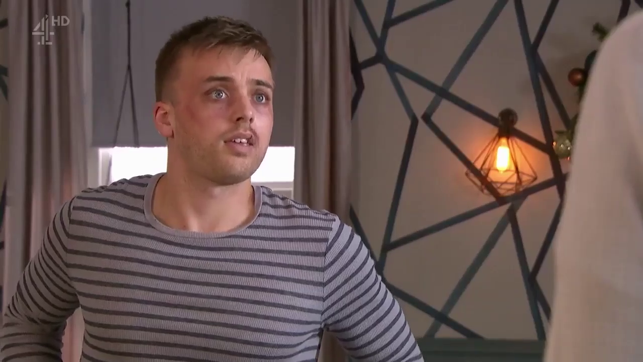 Hollyoaks off the Charts: Parry Glasspool Shirtless/Jarry Scene