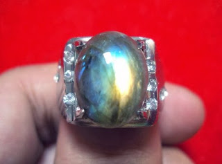 Khasiat dan Manfaat Batu Labrador (Labradorite)