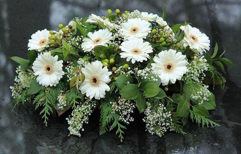 Arti dan Simbol dari Bunga Duka Cita - Blog Hiburan Dan Ilmu