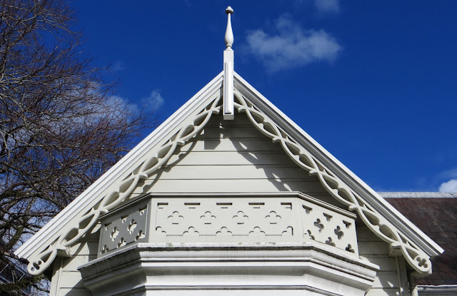 sconzani: Auckland architecture: decorated gable ends