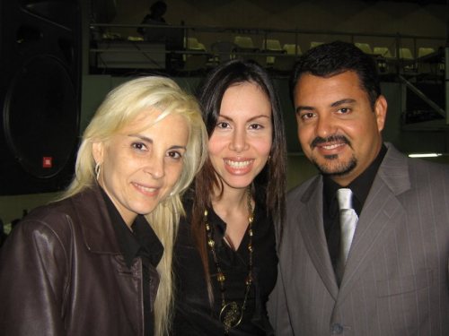 Pregação da Ex-Famosa Sarah Sheeva Leva 3.000 Mulheres ao Transe ...