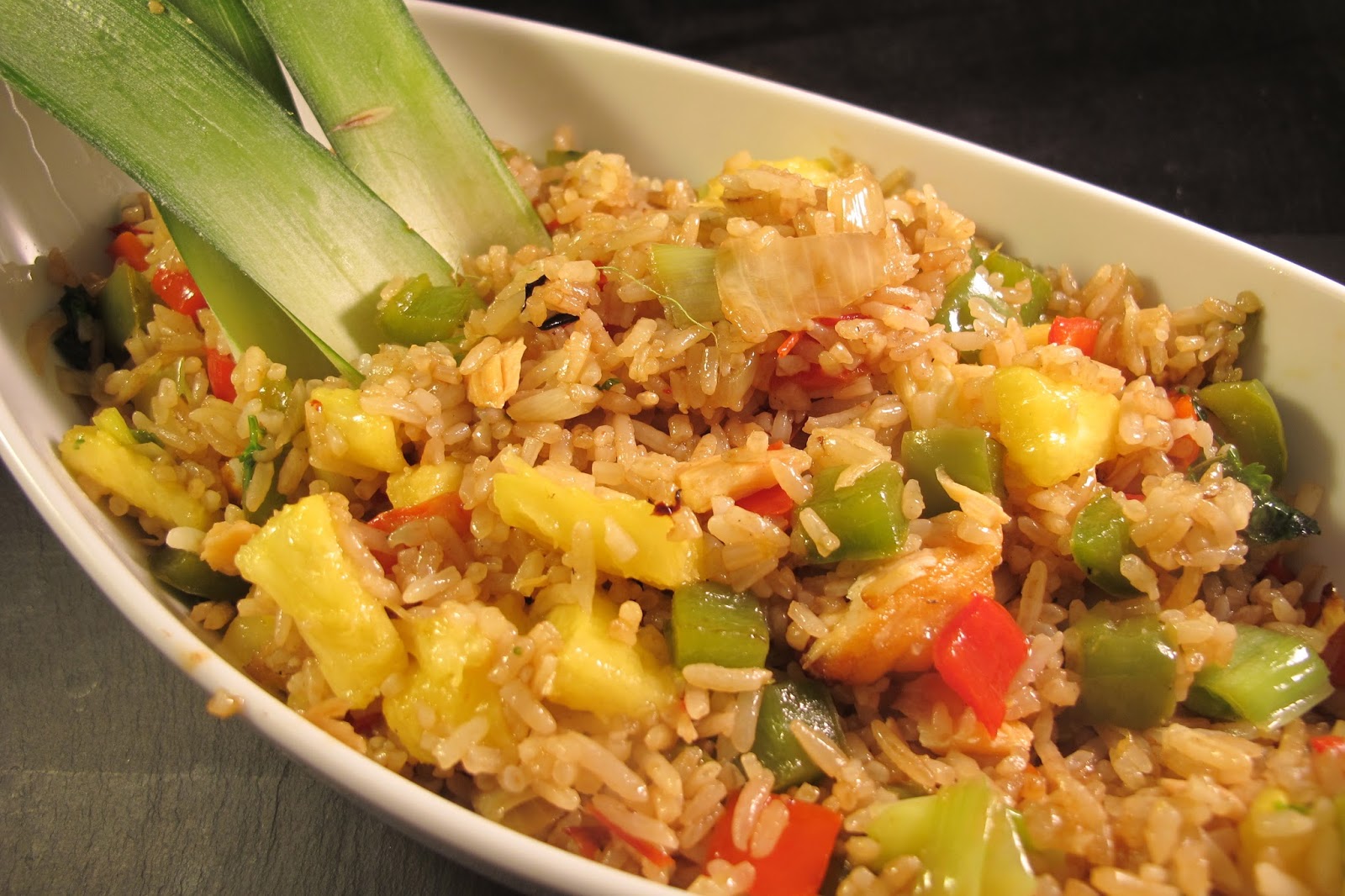 Riz sauté à l'ananas et aux légumes