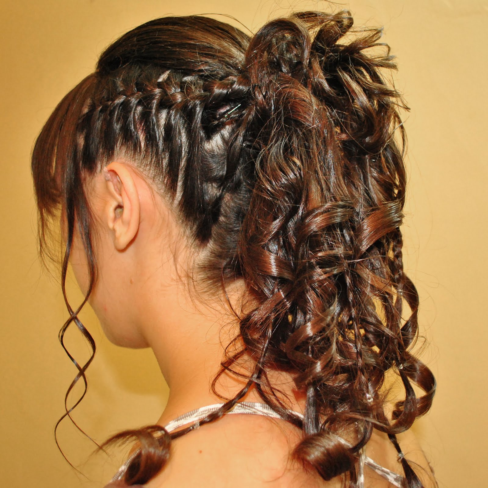 Angelica Peluquera Profesional: Peinado recogido con trenzas y rulos