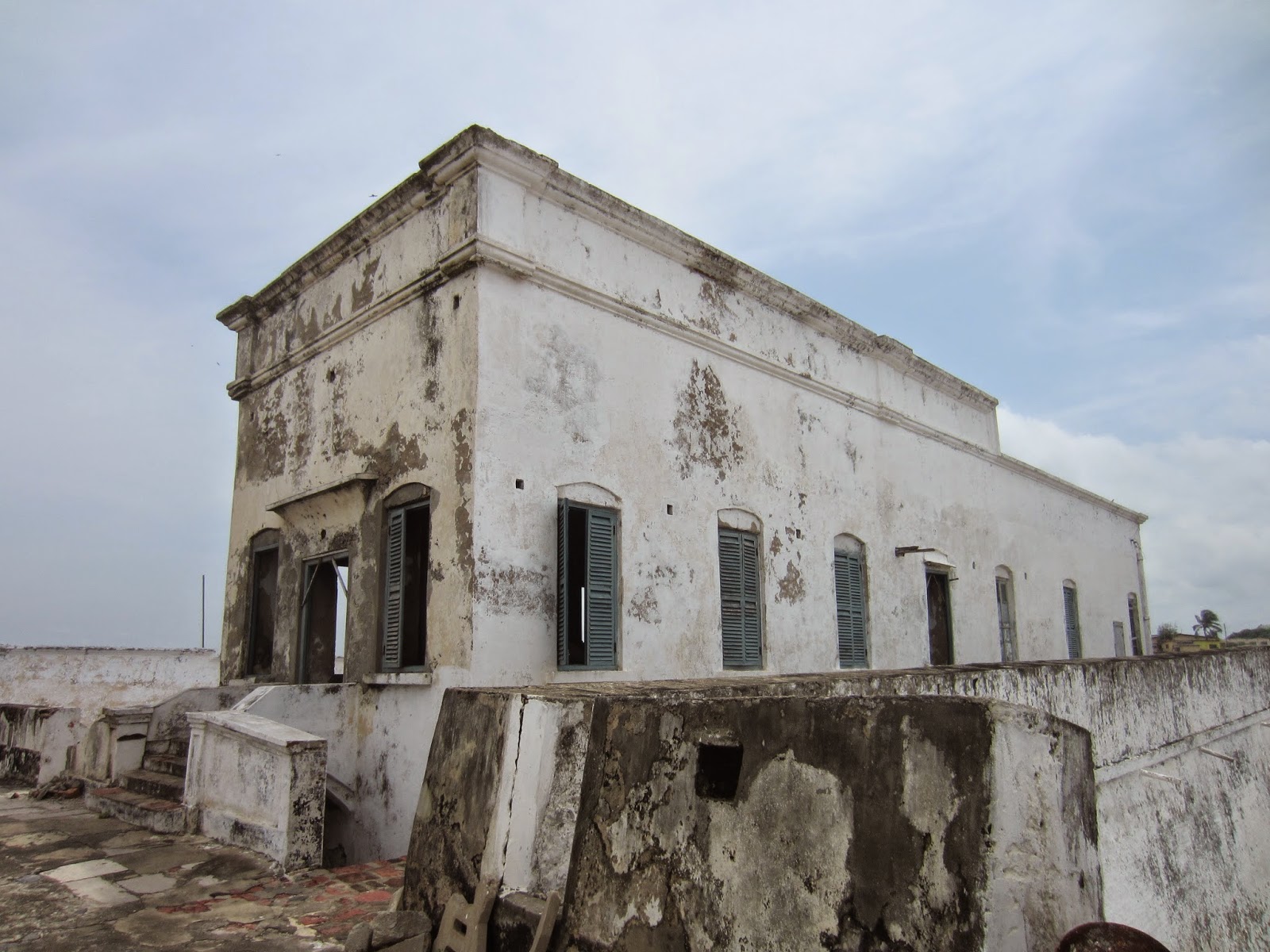 Souvenir Chronicles: AFRICA: GHANA, FORT WILLIAM (AKA ANOMABU )