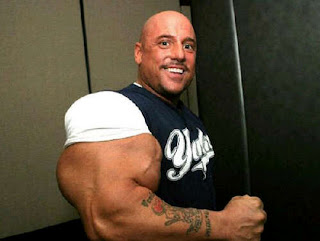 12 Manusia Dengan Tubuh Paling Besar dan Terpanjang di Dunia ~ unik aneh