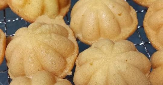 Kueh Bahulu by Kelly Ng