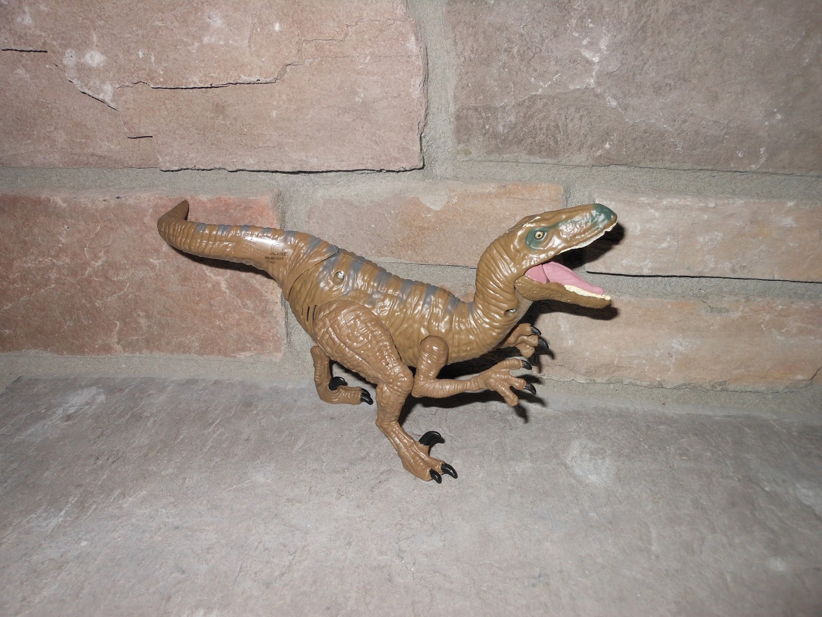 Emperor Dinobot's Musings. : Jurassic World Growlers Velociraptor "Delta"