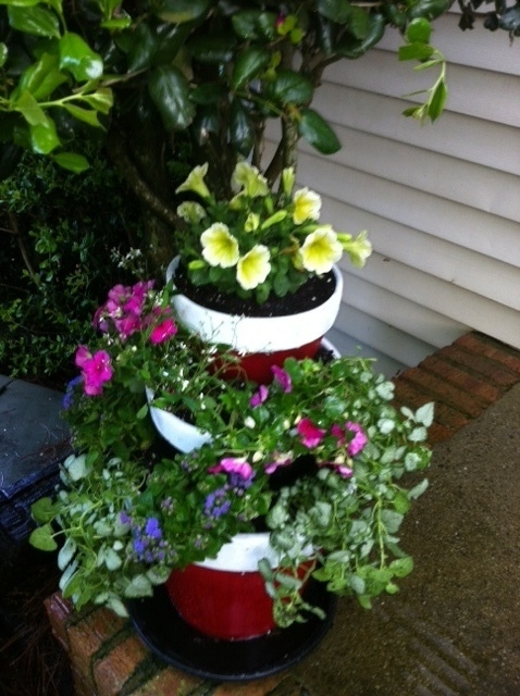 Painting Life Red & Black: Three-Tiered Pots