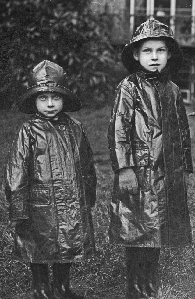 Vintage Children Raincoats – 33 Lovely Old Snapshots Show What Kids ...