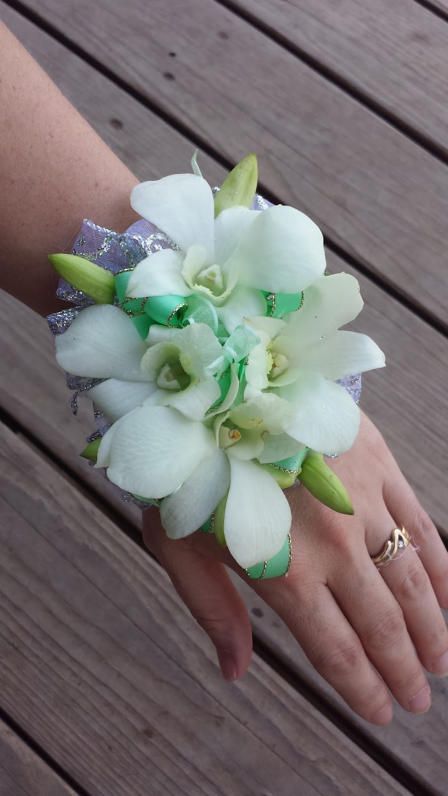 Becky's Blossoms: Boutonniere's and Corsages